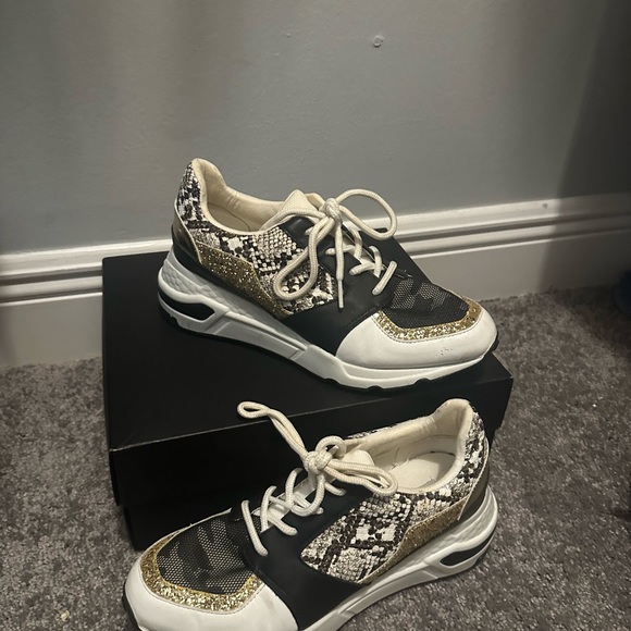 Steve Madden | Shoes | Steve Madden Black And Snake Pattern Sneakers ...